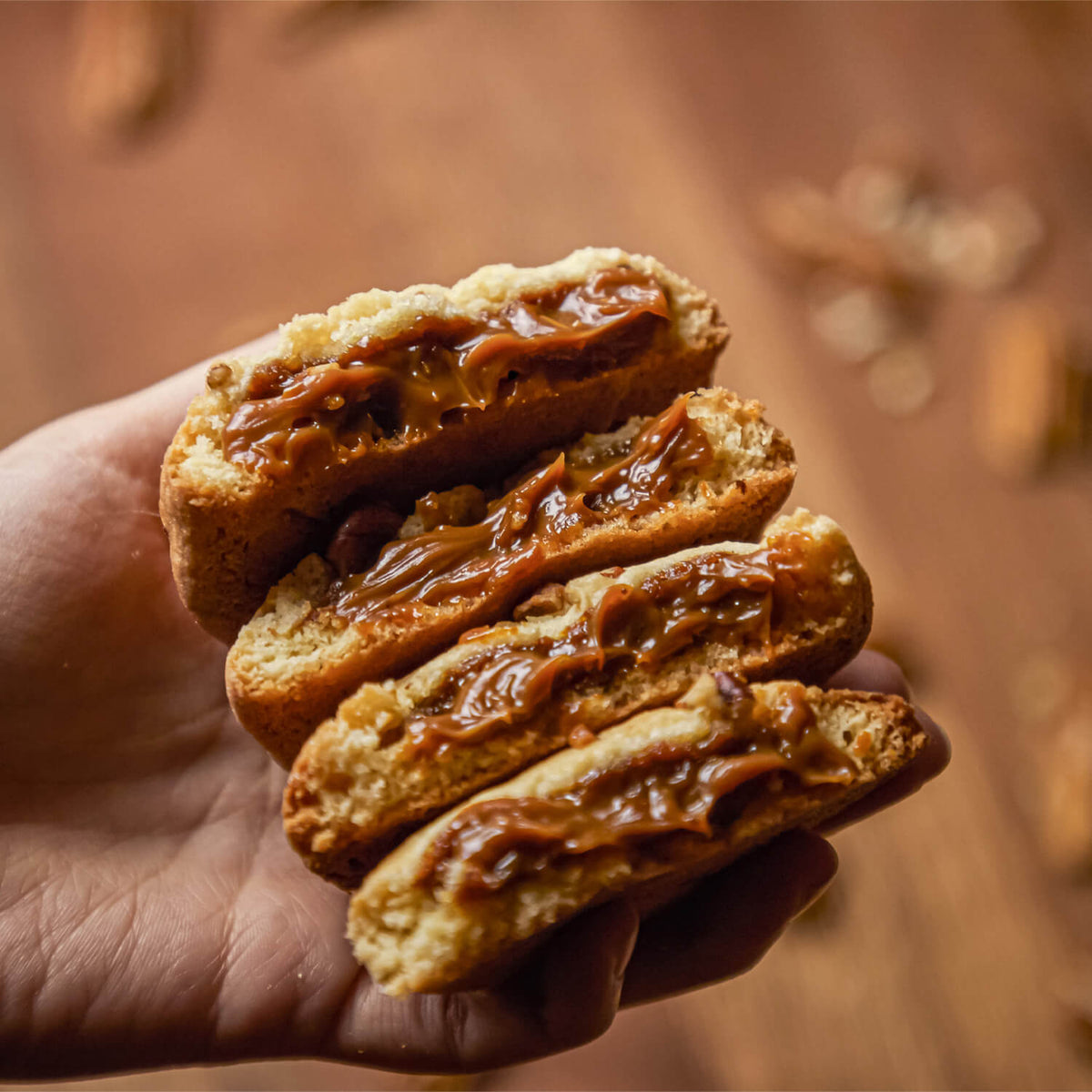 Galleta de pecana rellena de manjar – Pastelería McGrill